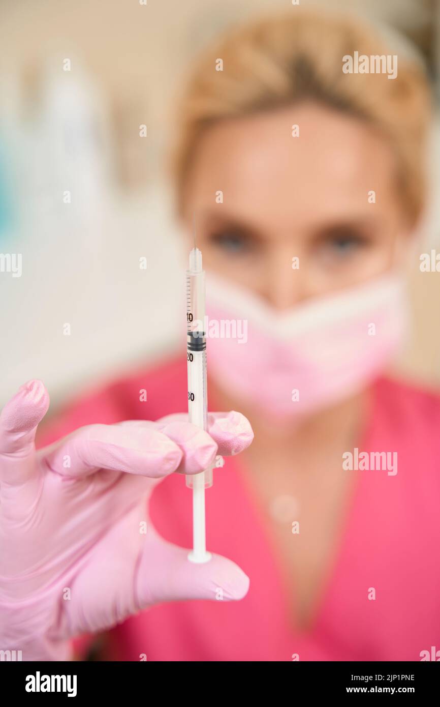 Woman beautician bleeds air from a beauty injection syringe Stock Photo ...
