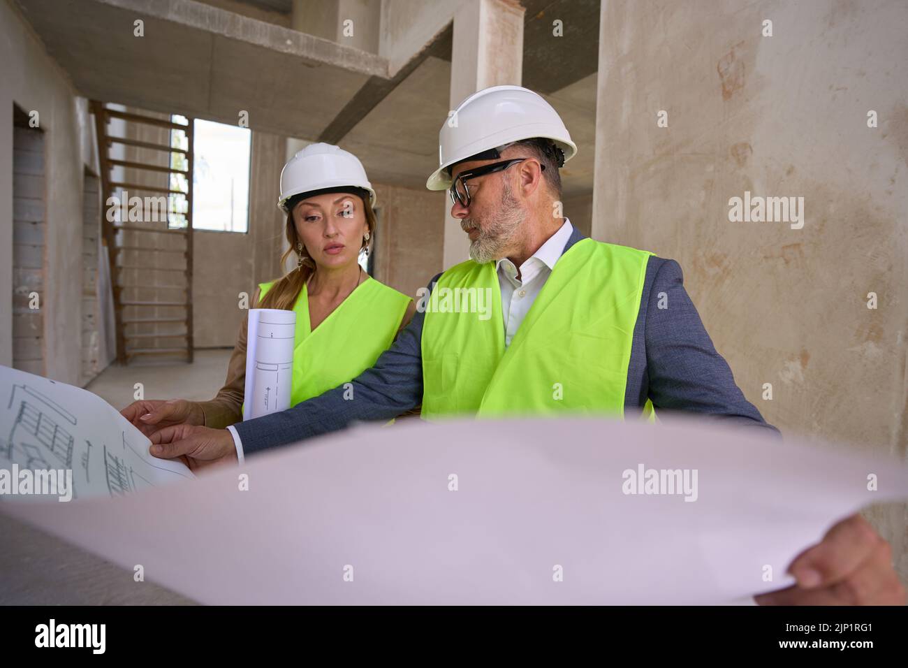 Construction manager with new house hi-res stock photography and images ...