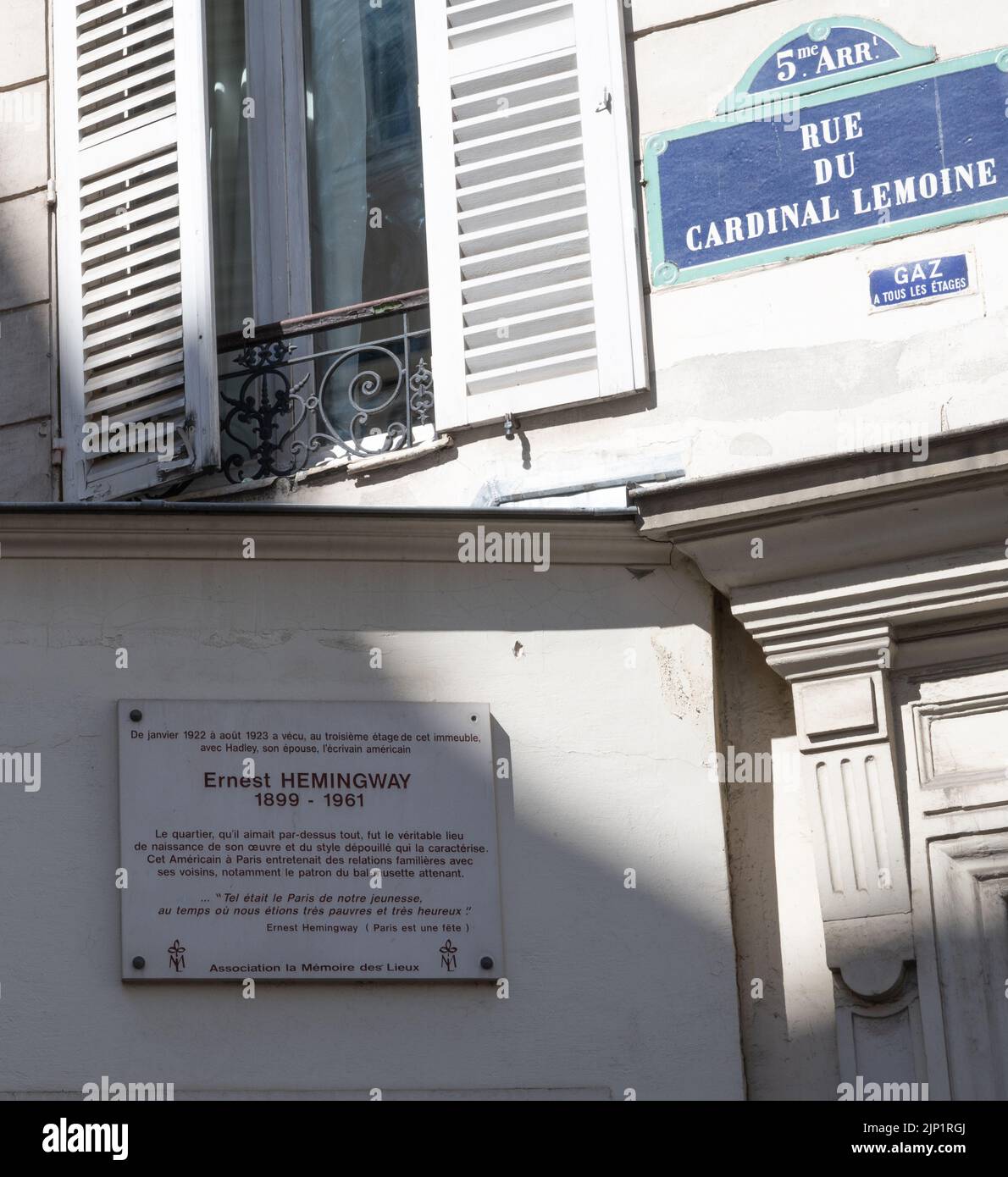 ernest hemingway memorial plaque, rue du cardinal lemoine, paris ...