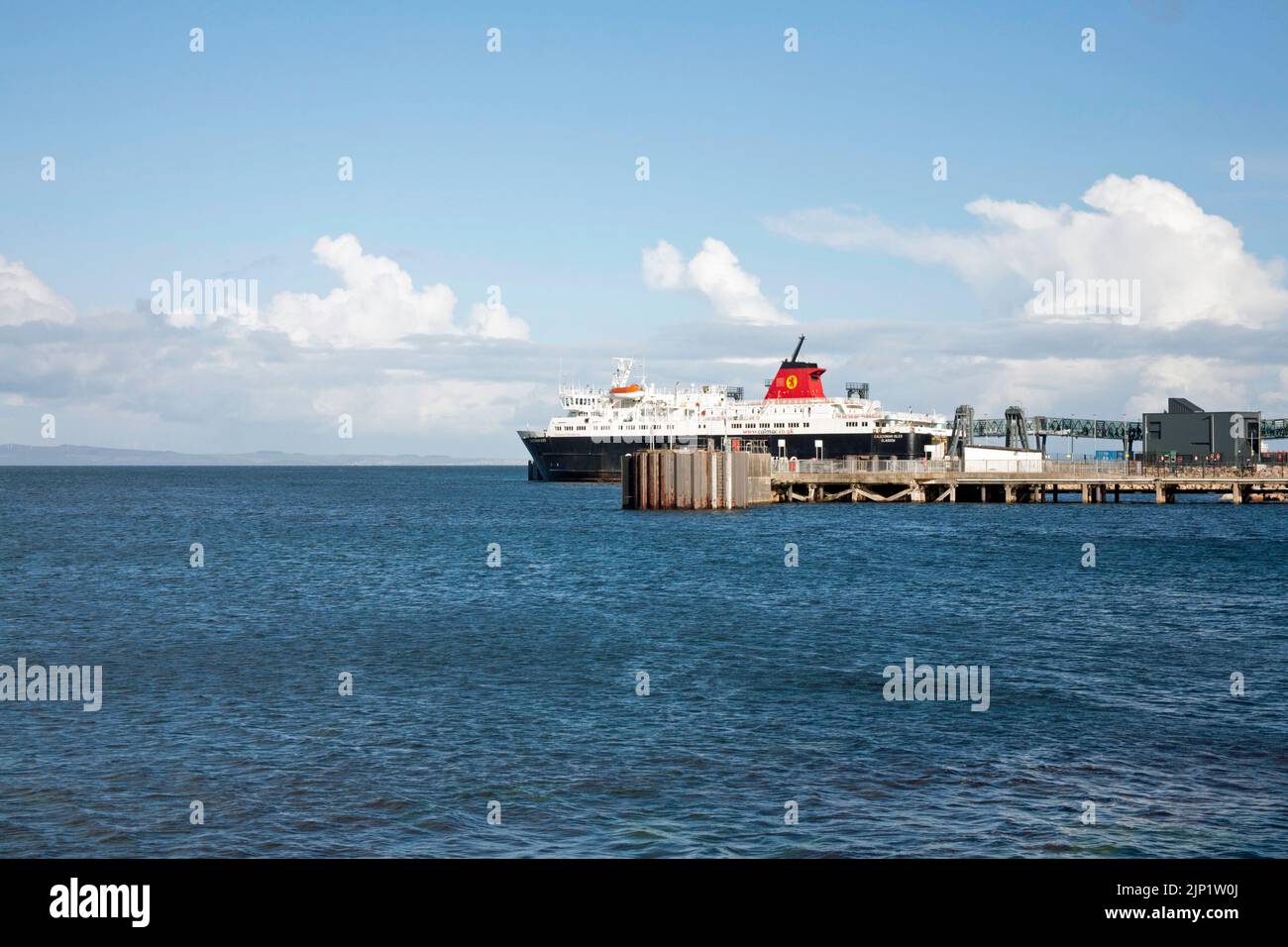 The Caledonian MacBrayne ferry Caledonian Isles moored at Brodick Ferry ...