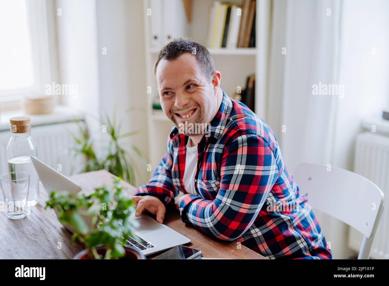 Man sitting down office hi-res stock photography and images - Alamy