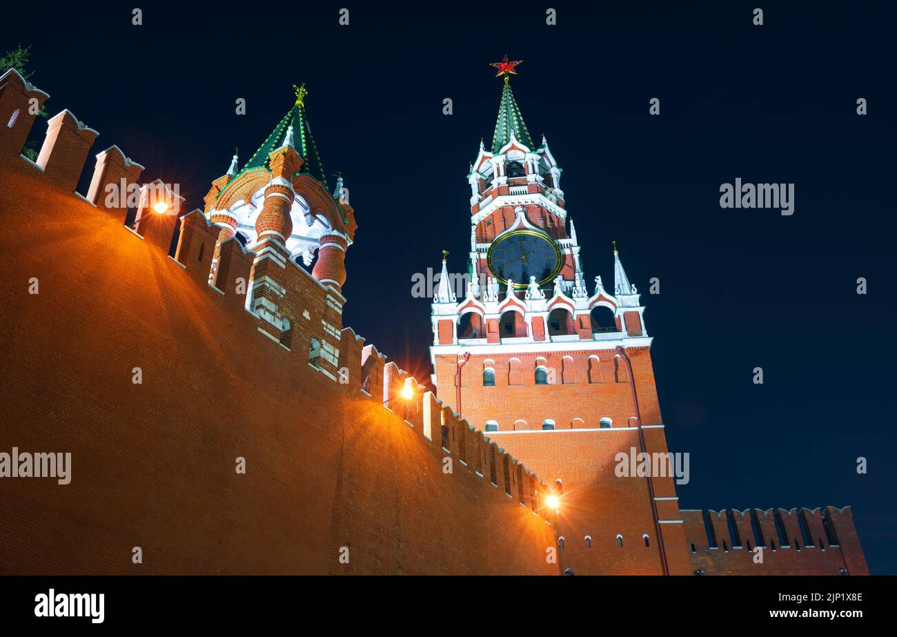 Moscow Kremlin wall and Spasskaya tower at night, Moscow, Russia. Old ...