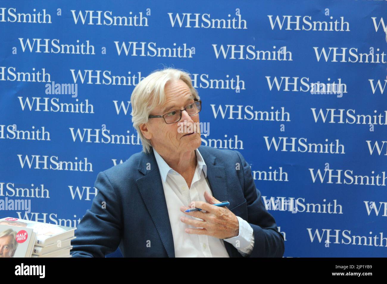 William roach ken barlow hi-res stock photography and images - Alamy