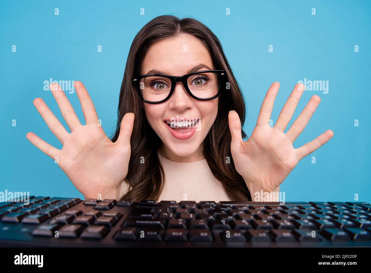 Girl keyboard wave hi-res stock photography and images - Alamy