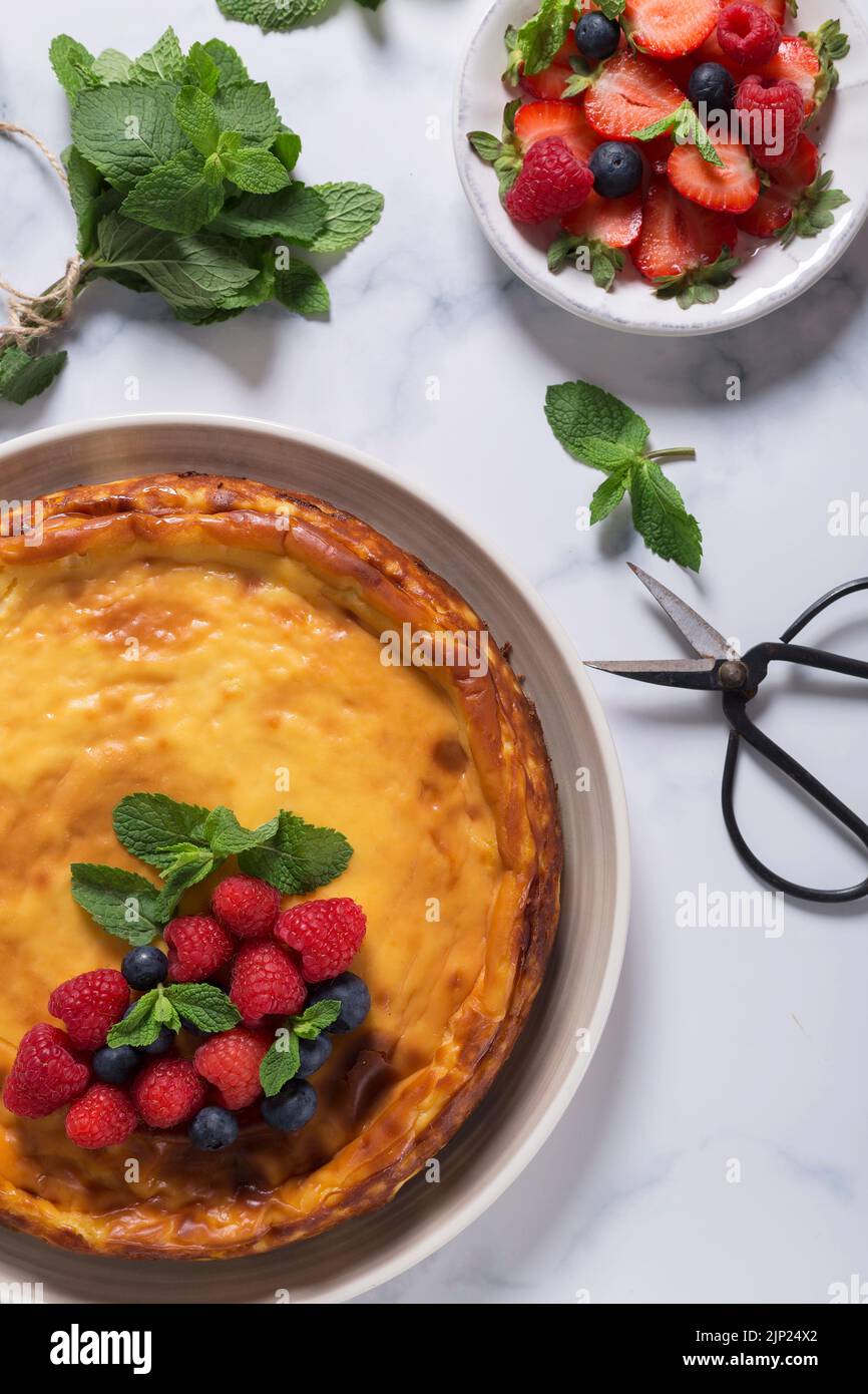 Strawberry cheesecake from above hi-res stock photography and images ...