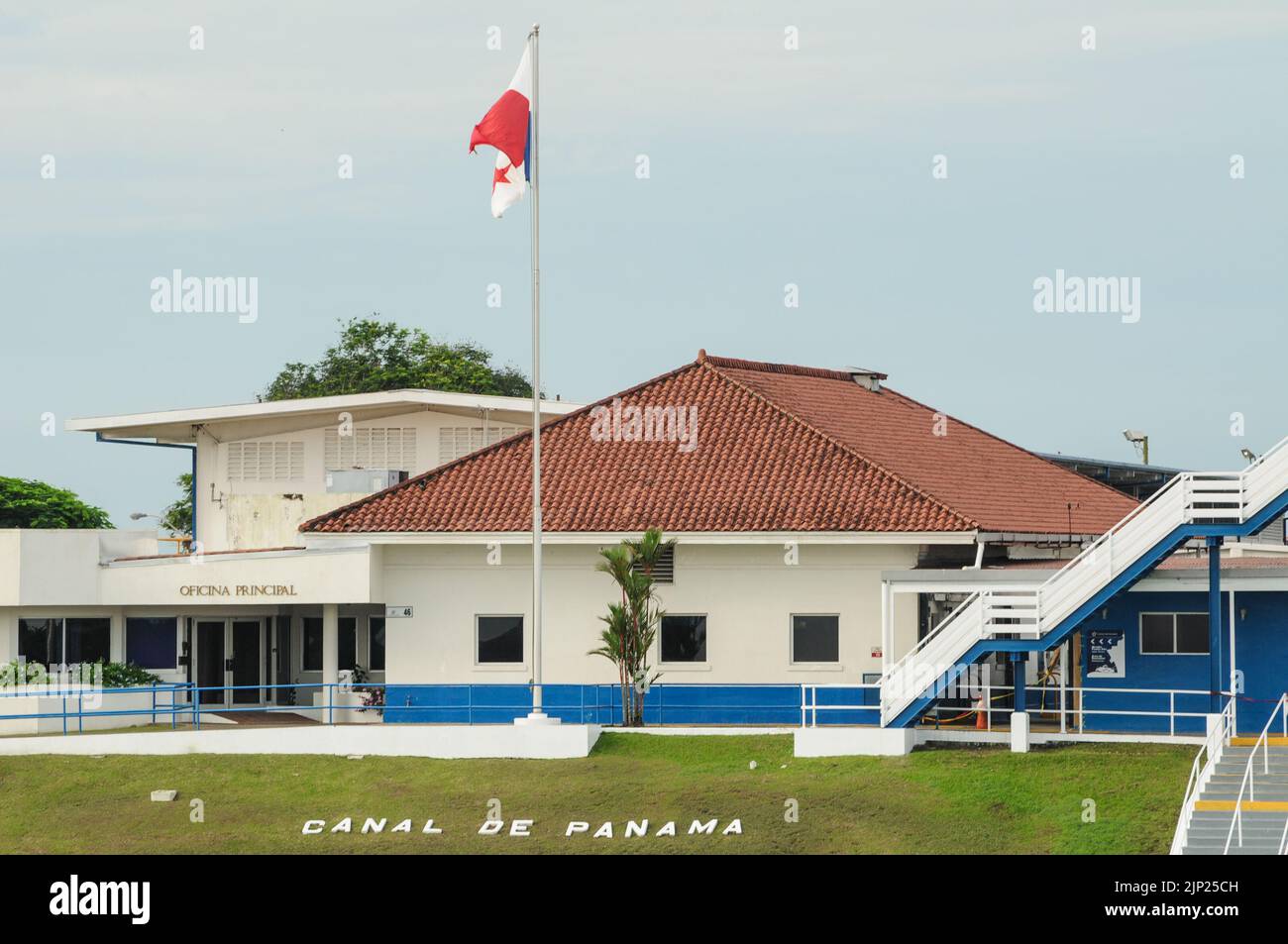 Sea Princess transmitting the Panama Canal Stock Photo - Alamy