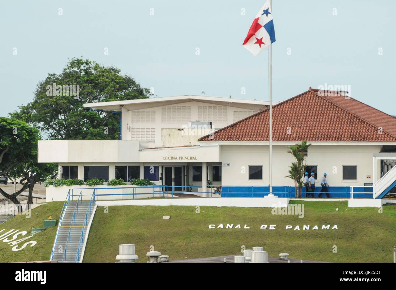 Sea Princess transmitting the Panama Canal Stock Photo - Alamy
