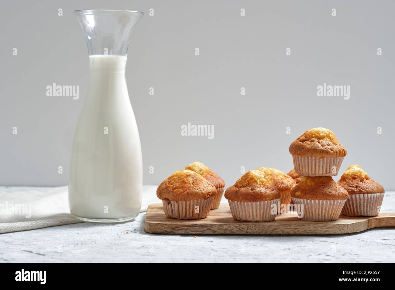 milk, muffin, fresh milk, milks, muffins, fresh milks Stock Photo - Alamy