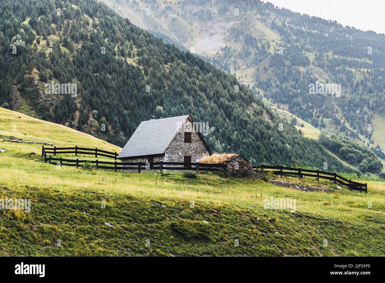 val d’aran, feldsteinhaus, lleida, aran valley Stock Photo - Alamy