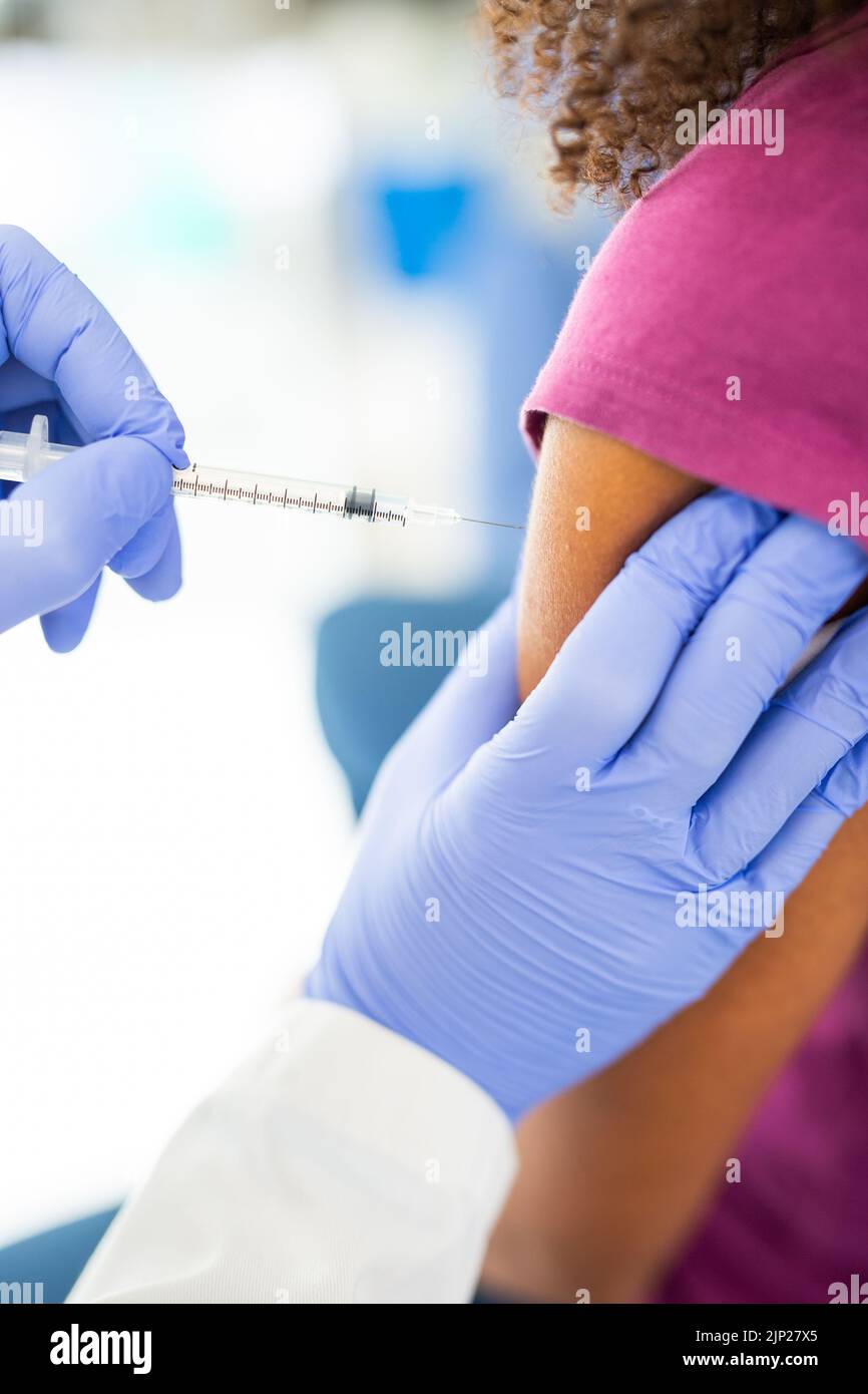 Upper arms hi-res stock photography and images - Alamy