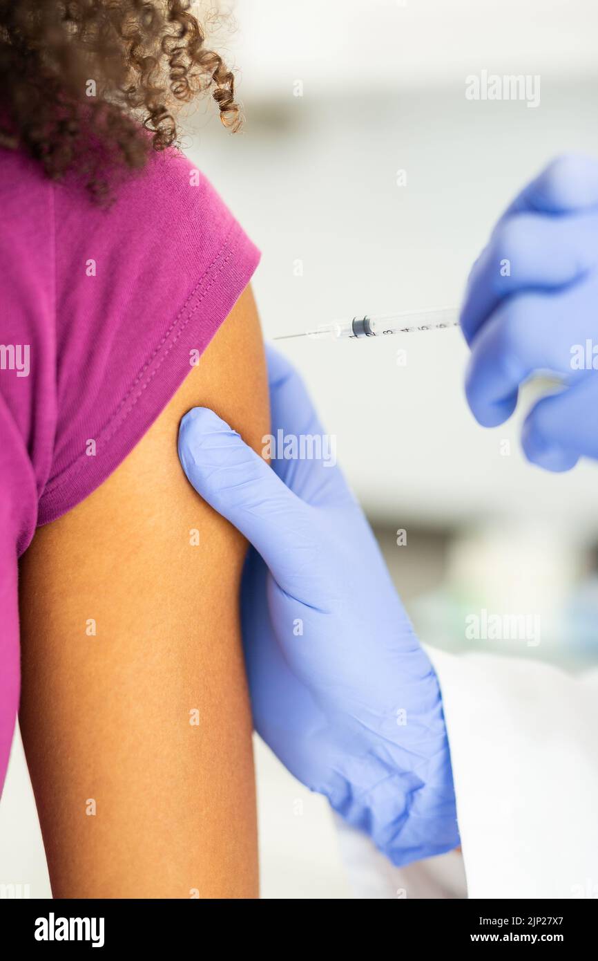 Upper arms hi-res stock photography and images - Alamy