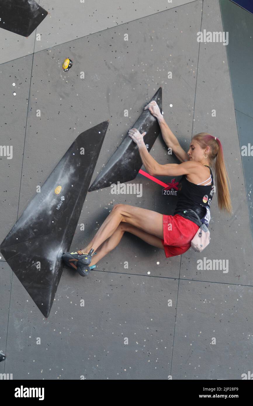 Hannah meul climbing hi-res stock photography and images - Alamy