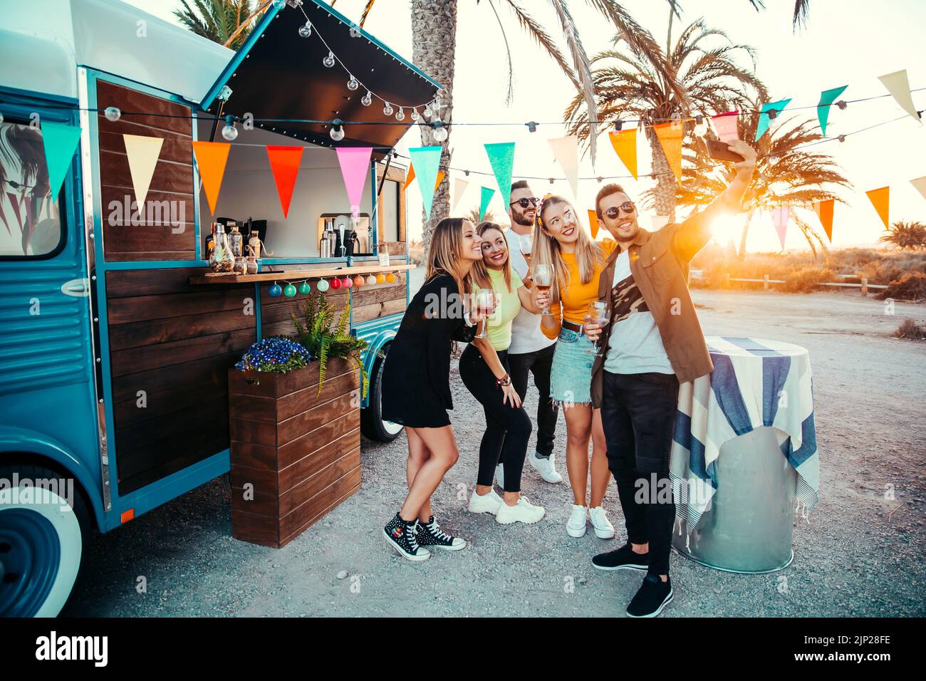 happy, summer, friends, group picture, selfie, imbisswagen, foodtruck ...