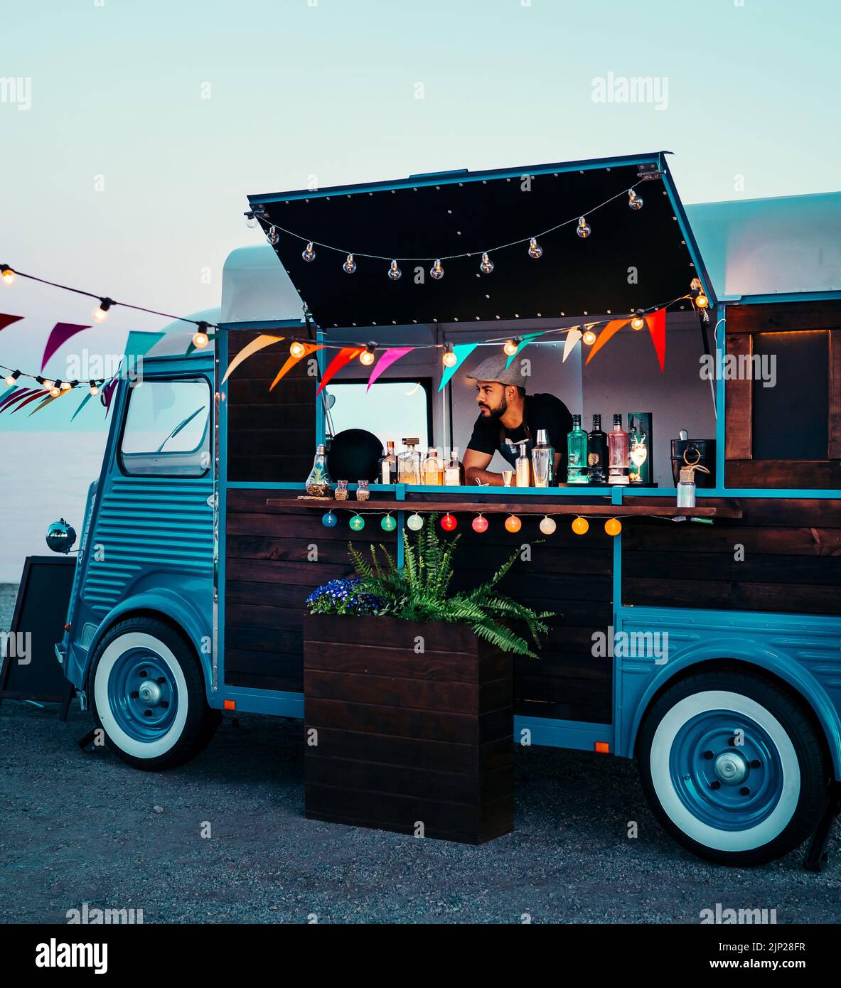 waiting, bar counter, bartender, foodtruck, imbisswagen, bar counters ...