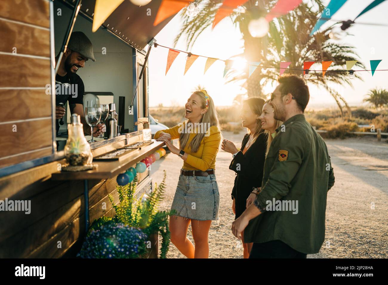 laughing, bartender, guest, beachparty, imbisswagen, foodtruck, laugh ...