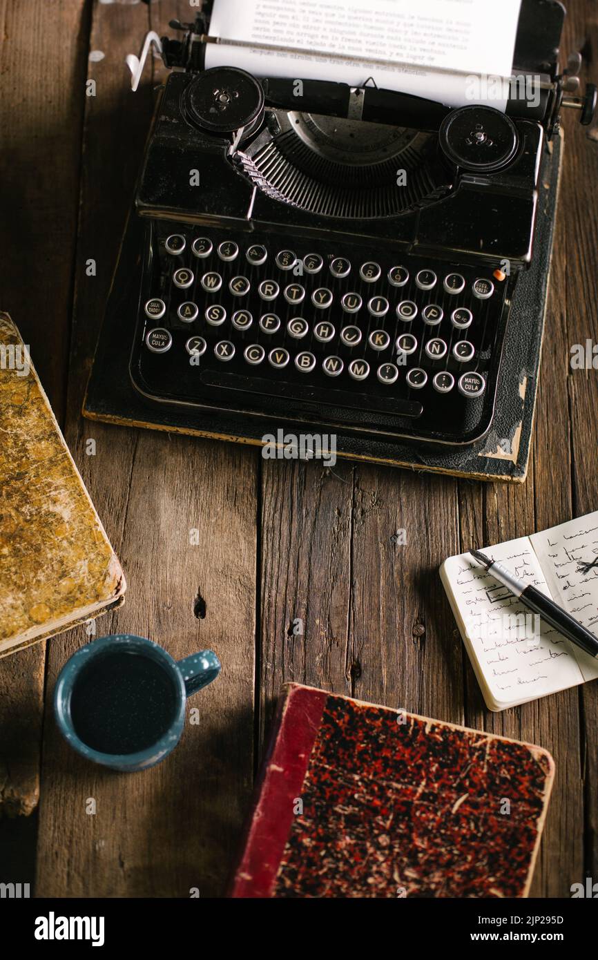 retro, typewriter, desk, old fashioned, retro style, typewriters, desks ... retro, typewriter, desk, old fashioned, retro style, typewriters, desks ...