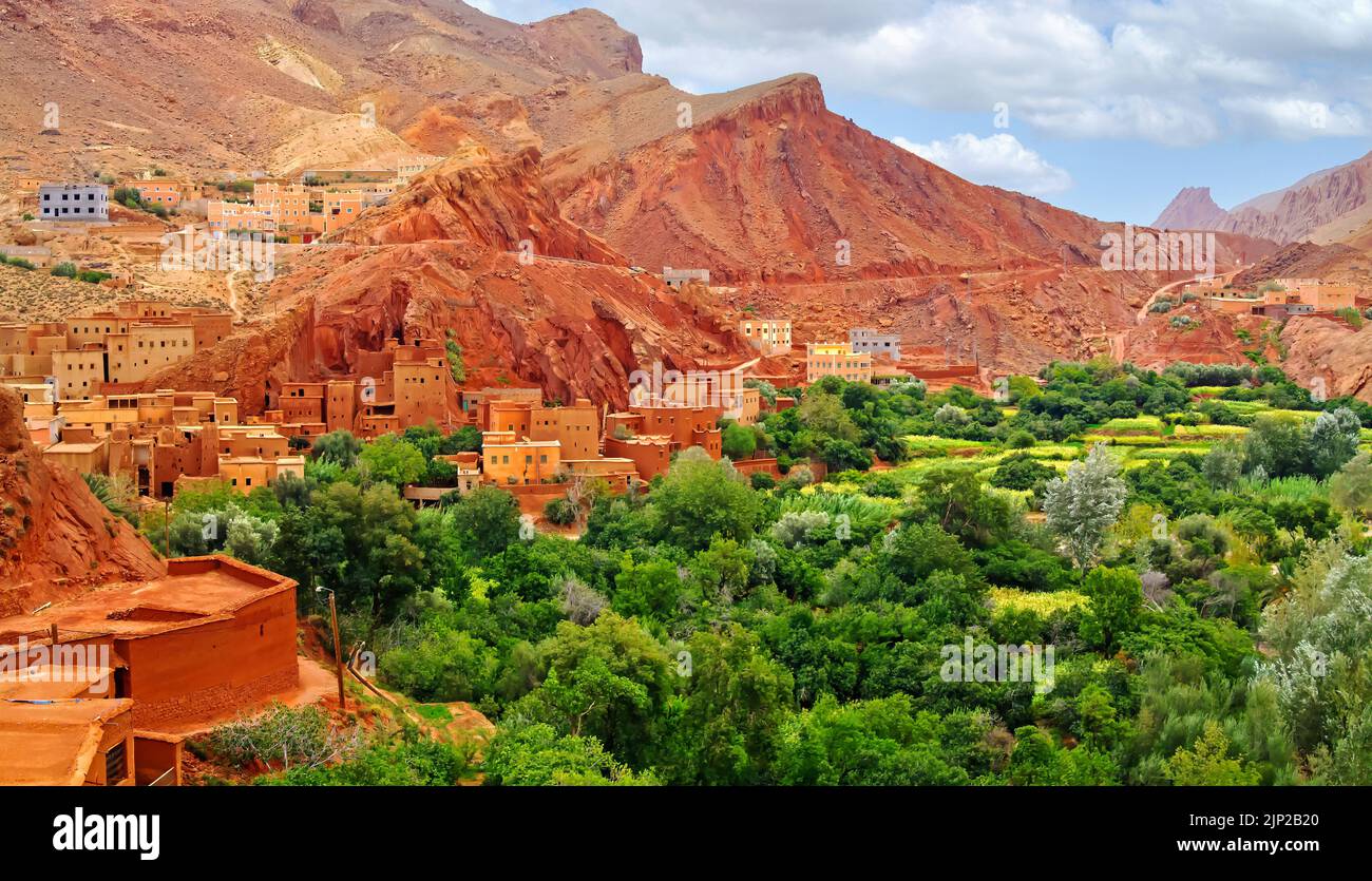 Beautiful moroccan red mountain valley landscape, green oasis ...