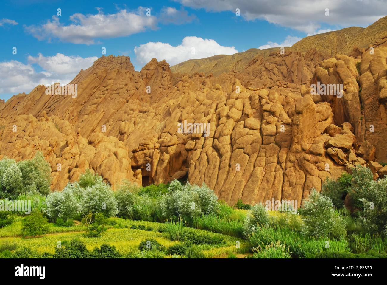 Beautiful moroccan high atlas landscape, green oasis, bizarr rock ...