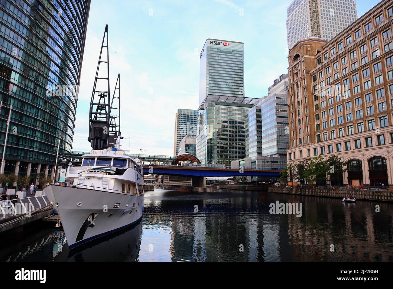 Commercial wharf and sky hi-res stock photography and images - Alamy