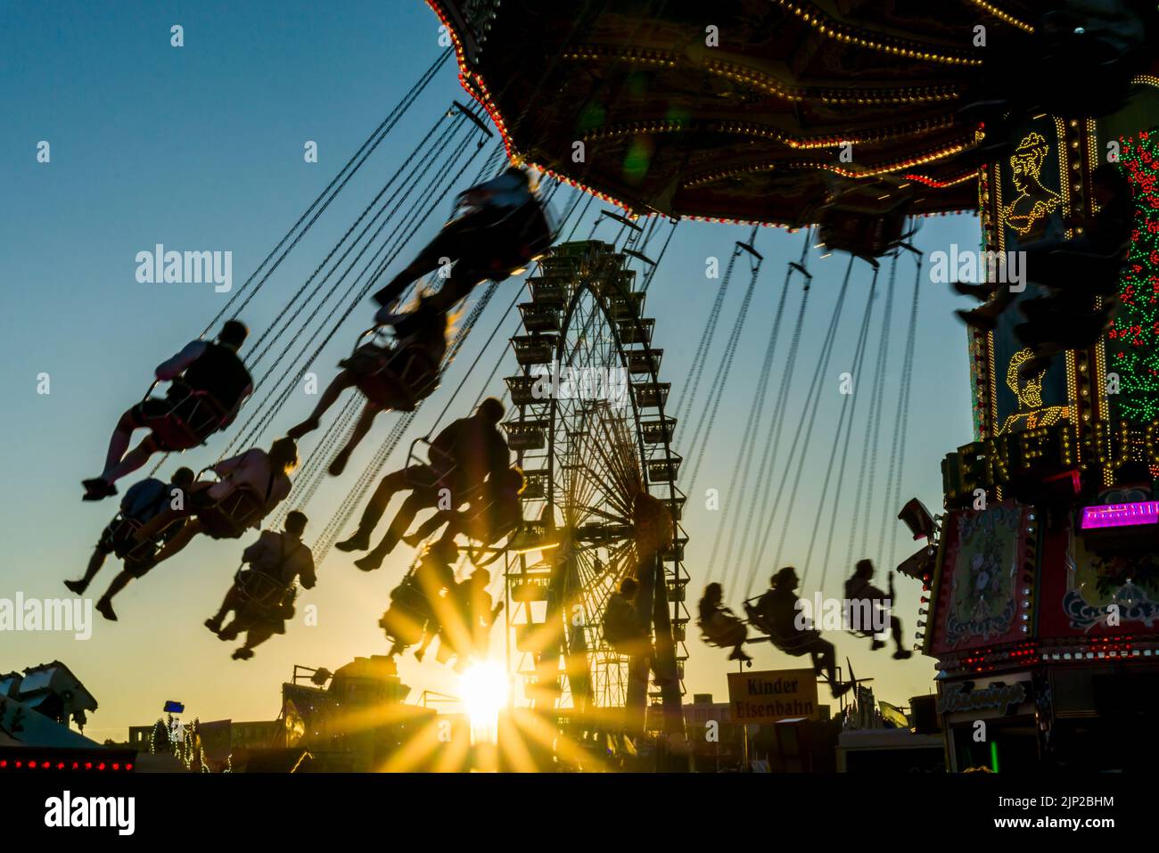 Chain carousel and Ferris wheel at the Munich Oktoberfest, Germany ...
