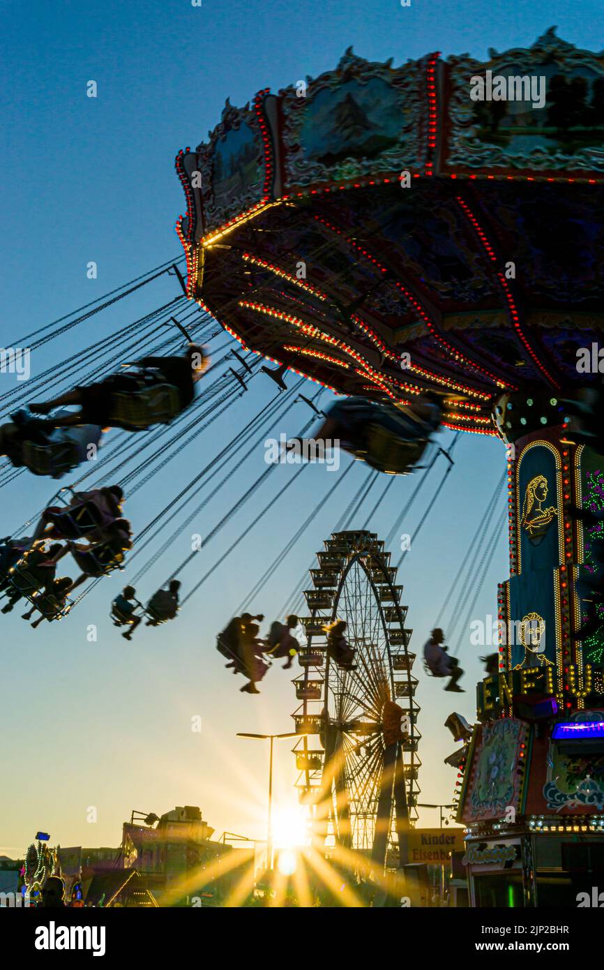 Chain carousel and Ferris wheel at the Munich Oktoberfest, Germany ...