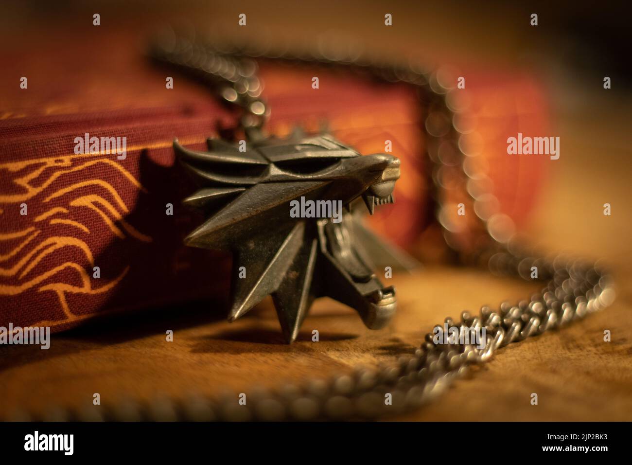 Silver wolf metal hi-res stock photography and images - Alamy