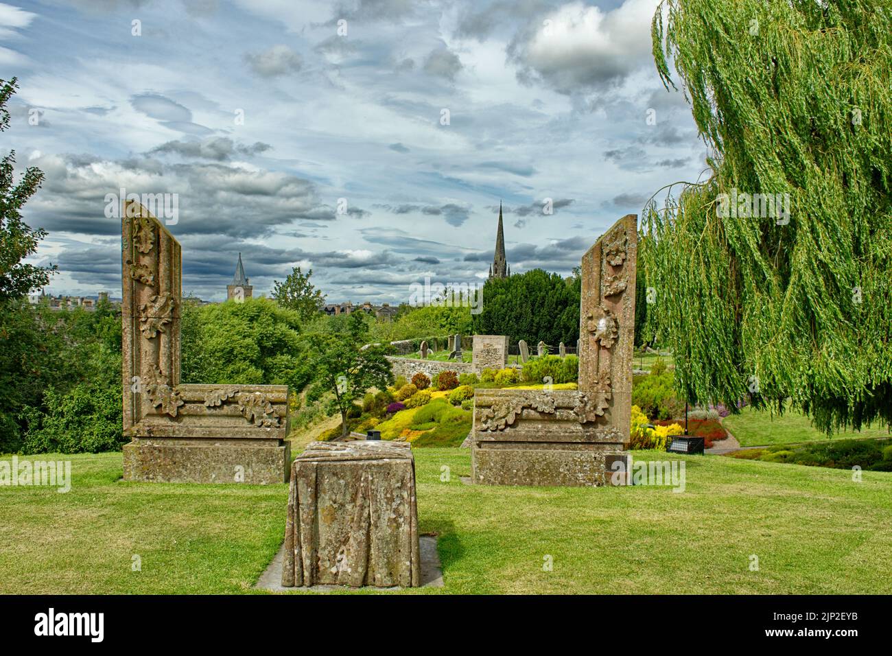 PERTH CITY SCOTLAND THE MILLAIS VIEWPOINT SCULPTURE OVERLOOKING THE ...