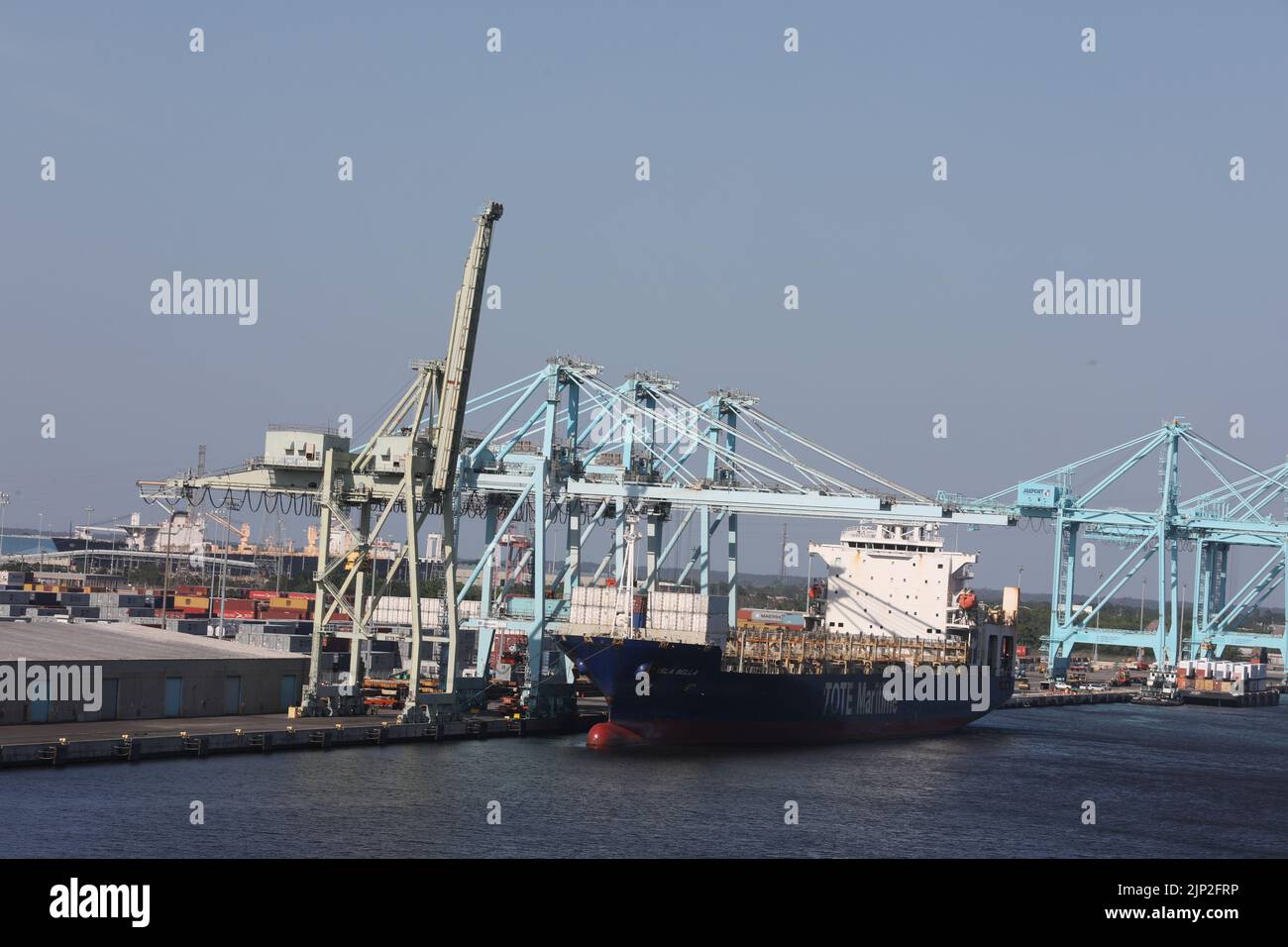 view cargo ship terminal, Unloading crane of cargo ship terminal ...