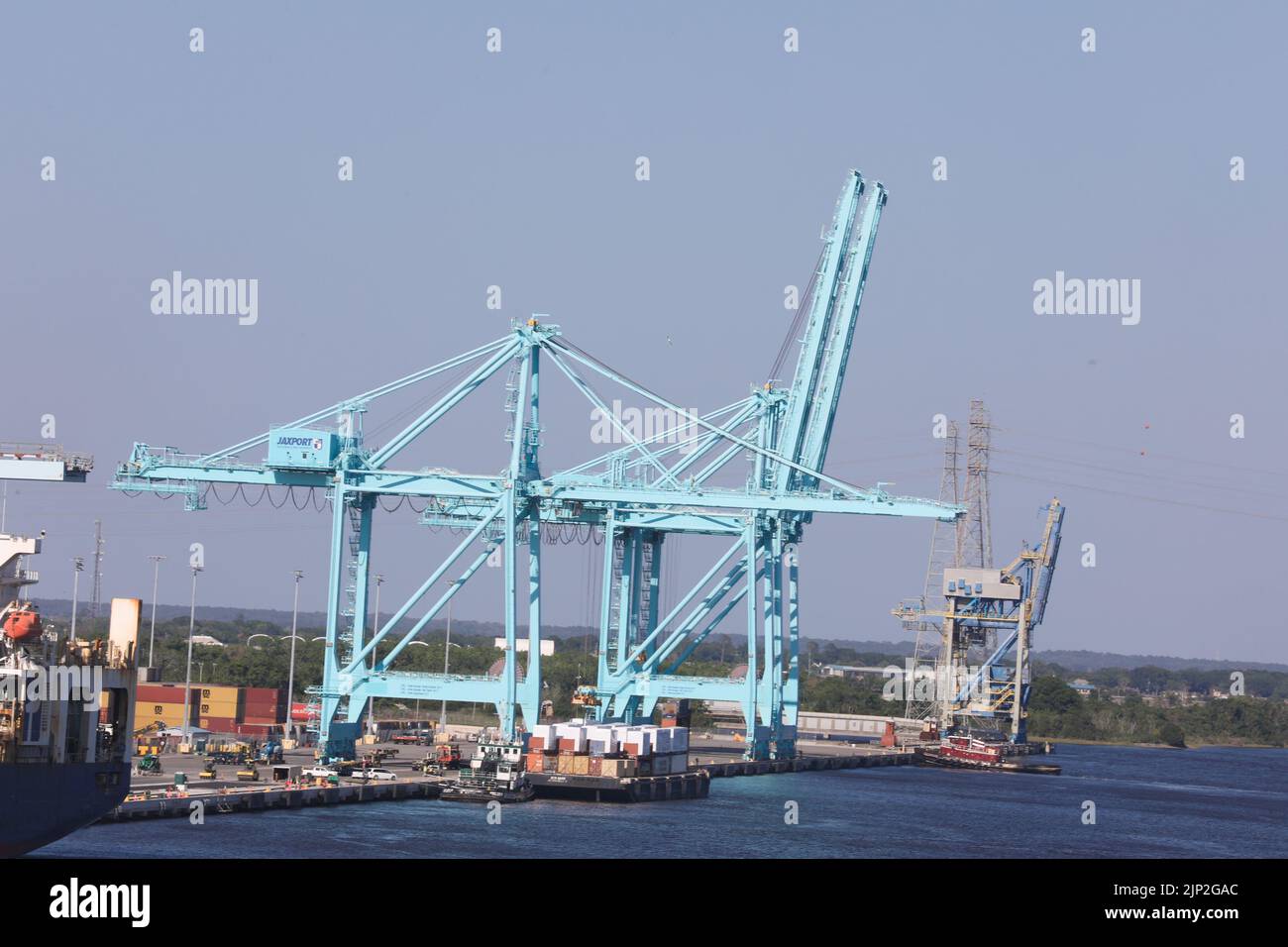 view cargo ship terminal, Unloading crane of cargo ship terminal ...