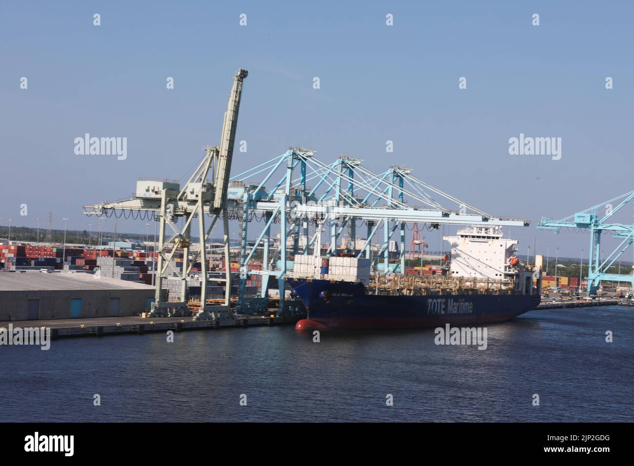view cargo ship terminal, Unloading crane of cargo ship terminal ...