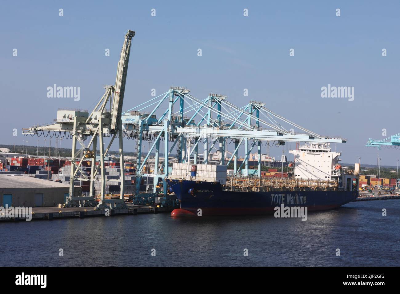 view cargo ship terminal, Unloading crane of cargo ship terminal ...