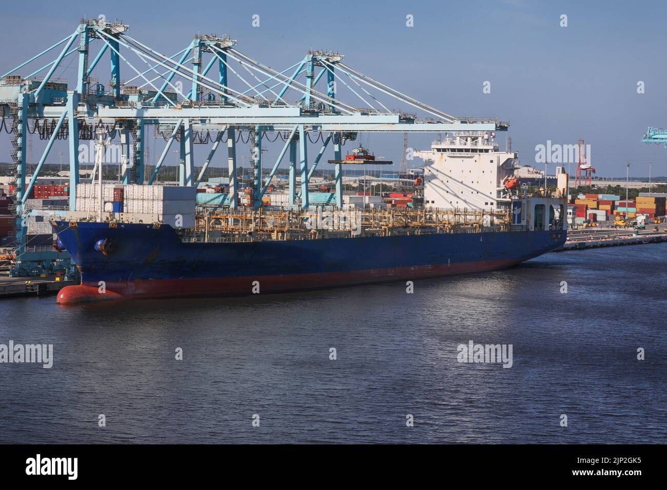 view cargo ship terminal, Unloading crane of cargo ship terminal ...