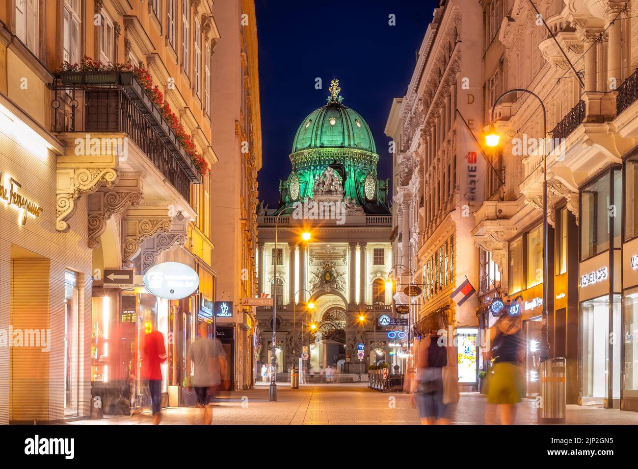 Well lit night sky hi-res stock photography and images - Alamy