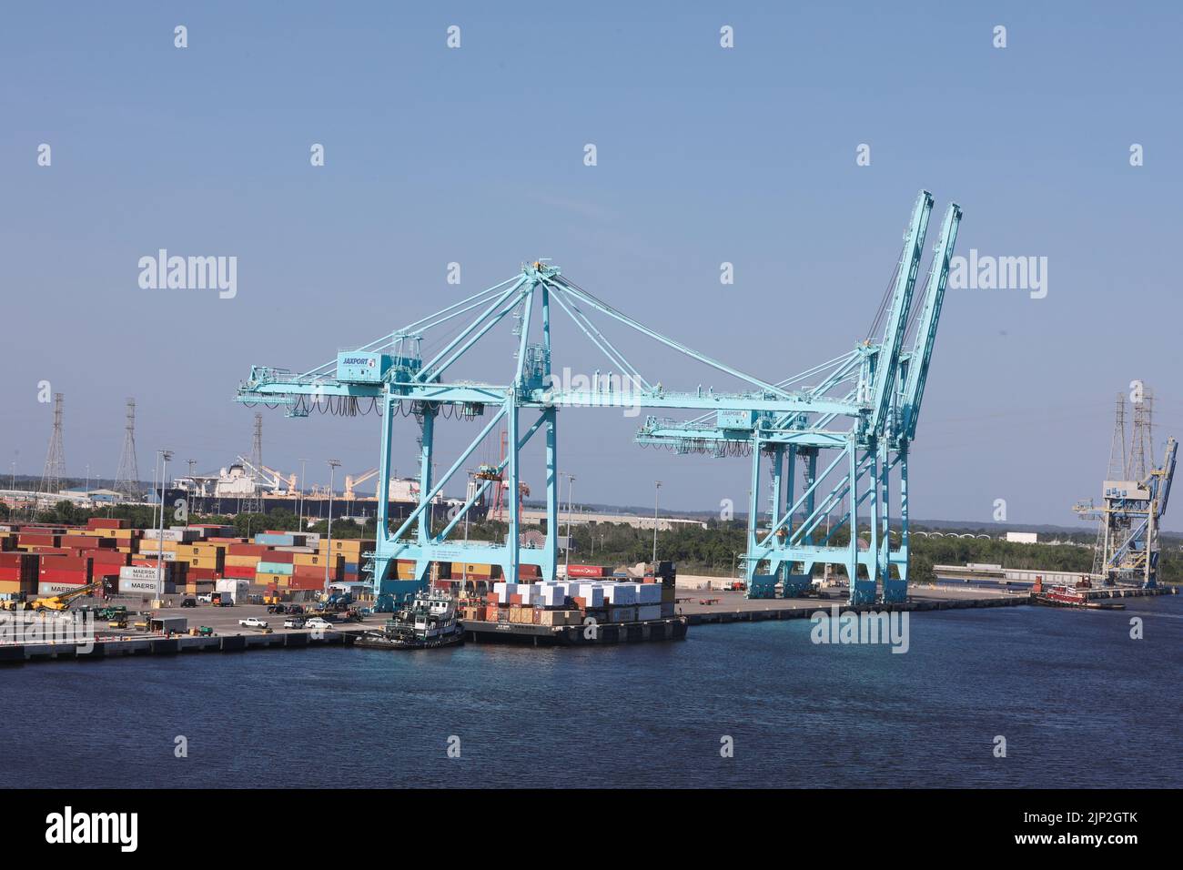 view cargo ship terminal, Unloading crane of cargo ship terminal ...