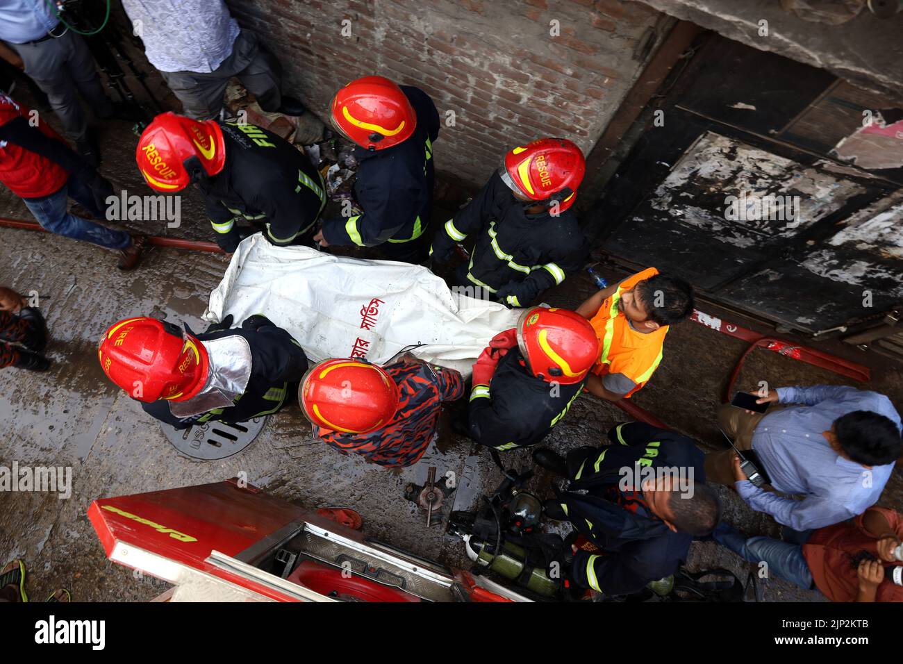 Old Dhaka, Dhaka, Bangladesh. 15th Aug, 2022. At least 6 workers died ...