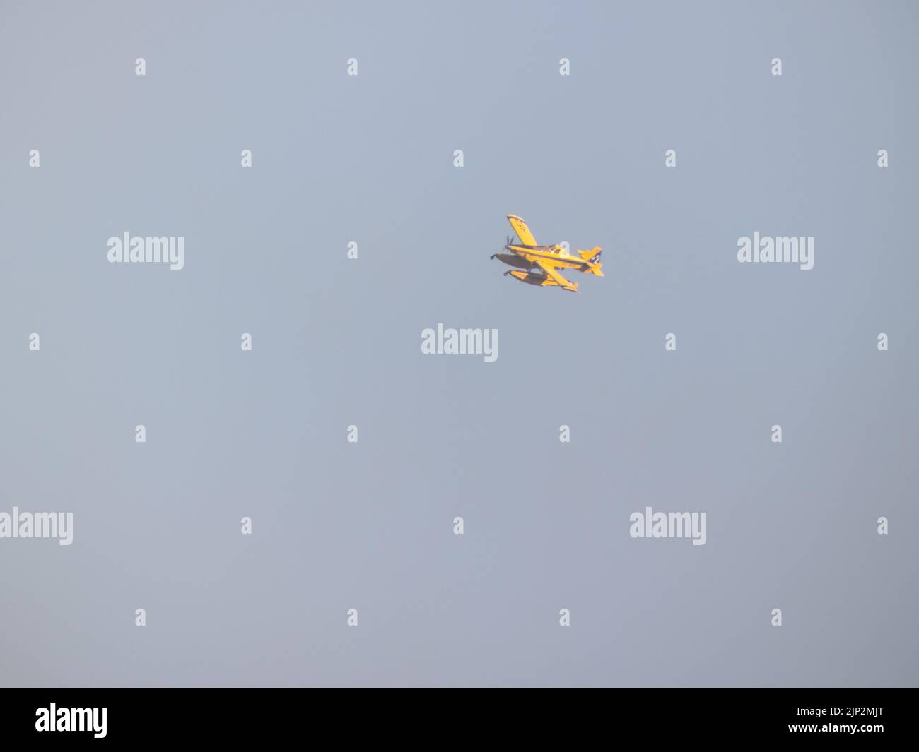 Fire extinguisher plane hi-res stock photography and images - Alamy