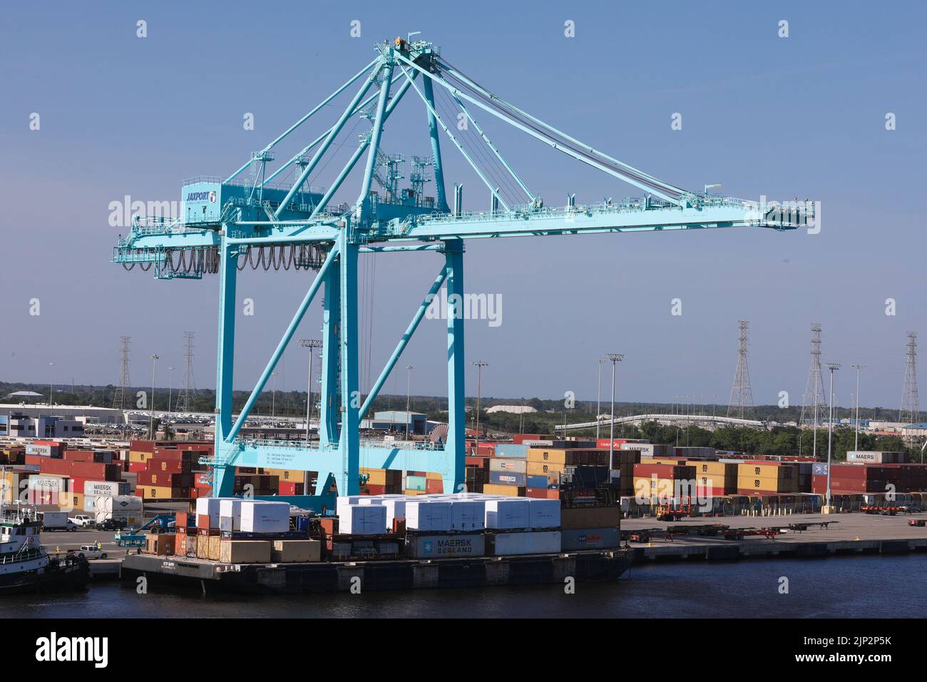 view cargo ship terminal, Unloading crane of cargo ship terminal ...