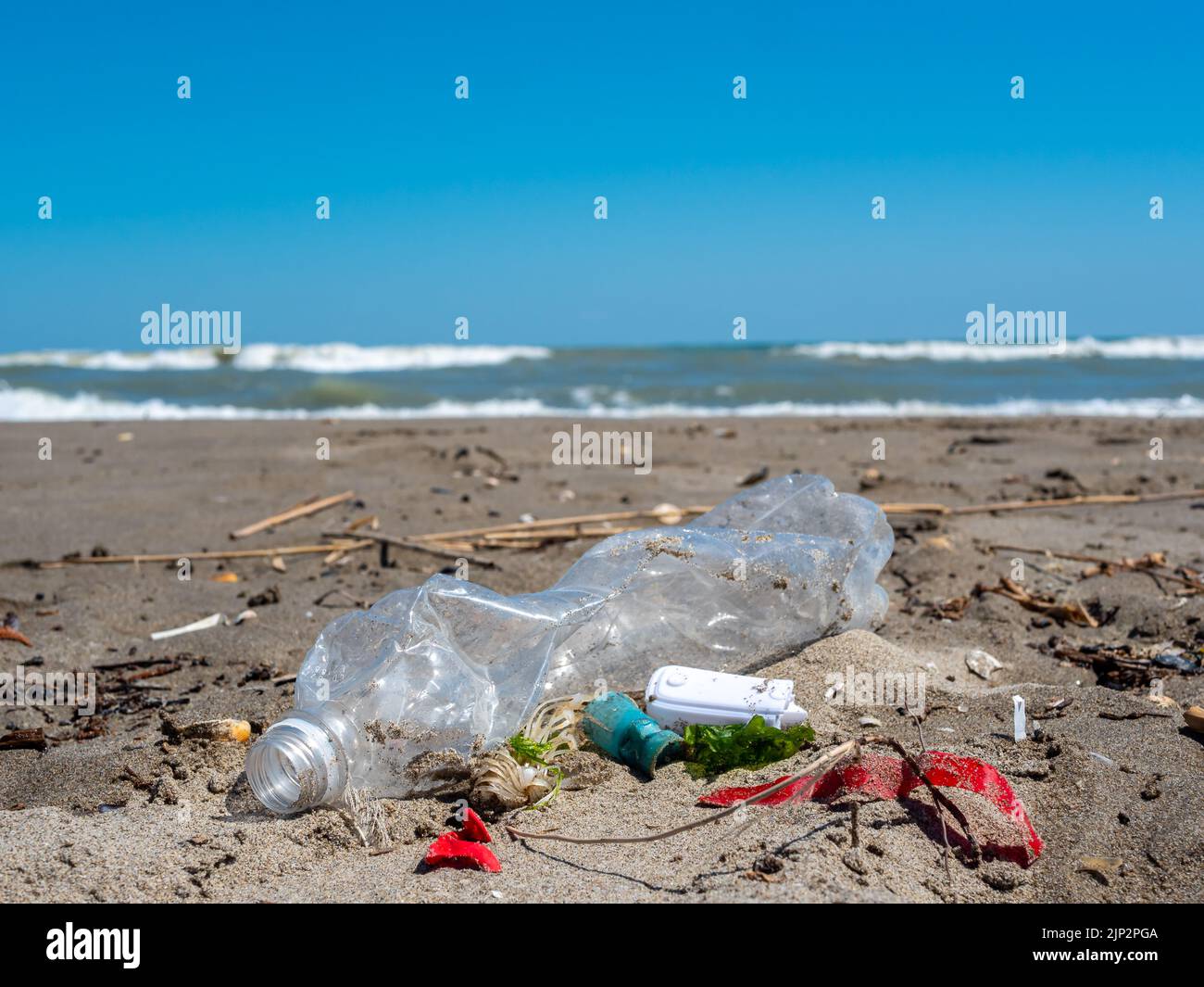 Plastic waste lies on the beach Stock Photo - Alamy
