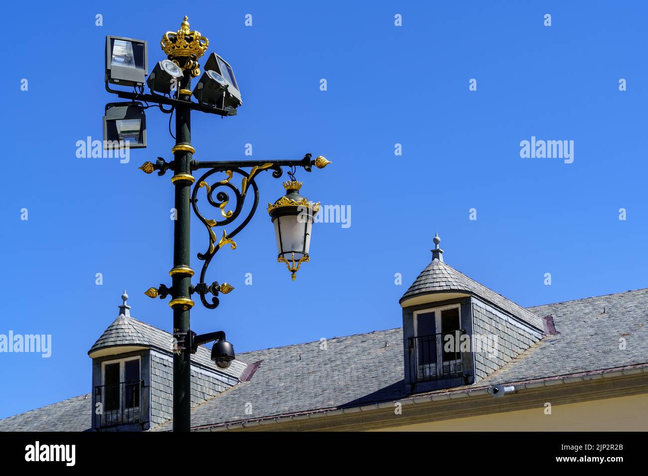 Street lamppost blue sky hi-res stock photography and images - Alamy