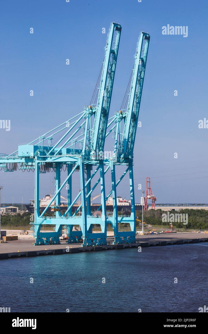 view cargo ship terminal, Unloading crane of cargo ship terminal ...