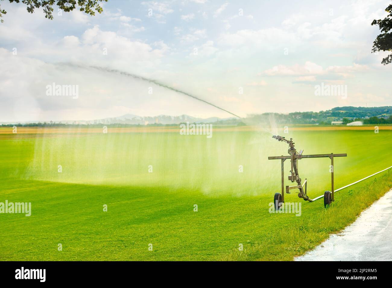 Self propelled irrigation system hi-res stock photography and images ...