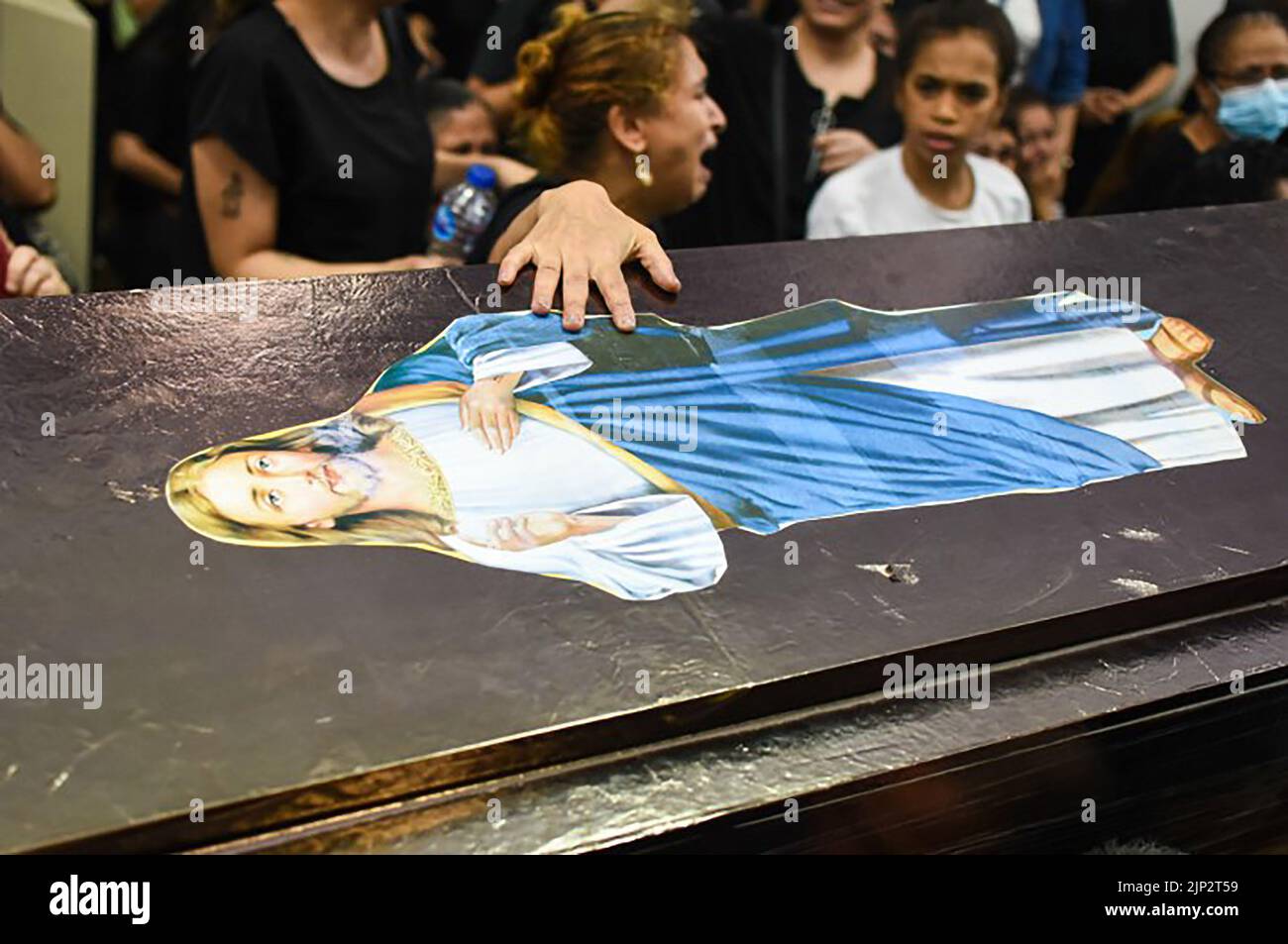 Cairo, Egypt. 15th Aug, 2022. A woman cries during the funeral ceremony ...