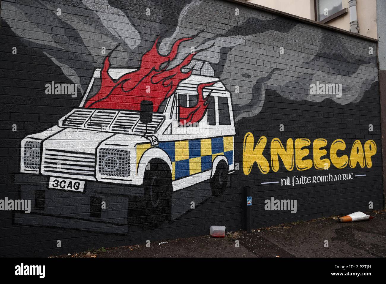Irish language mural belfast hi-res stock photography and images - Alamy