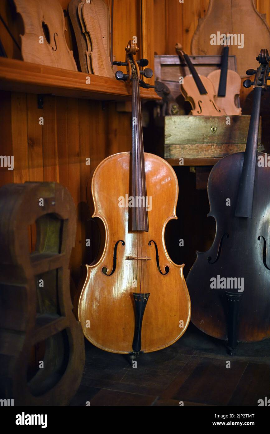 Instrument makers' workshop hi-res stock photography and images - Alamy