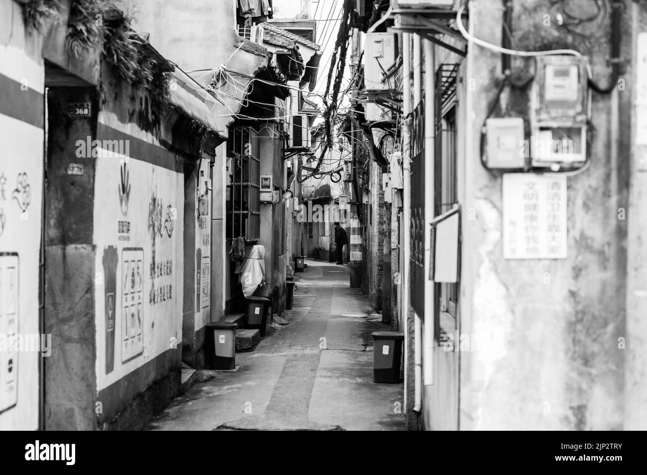 Small house in old Black and White Stock Photos & Images - Alamy