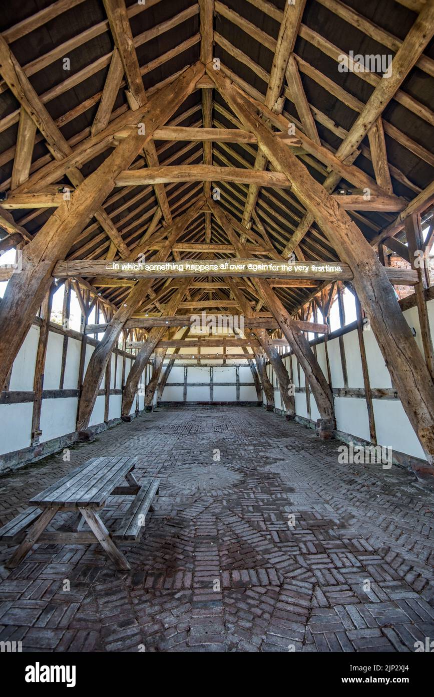 Cruck roof hi-res stock photography and images - Alamy