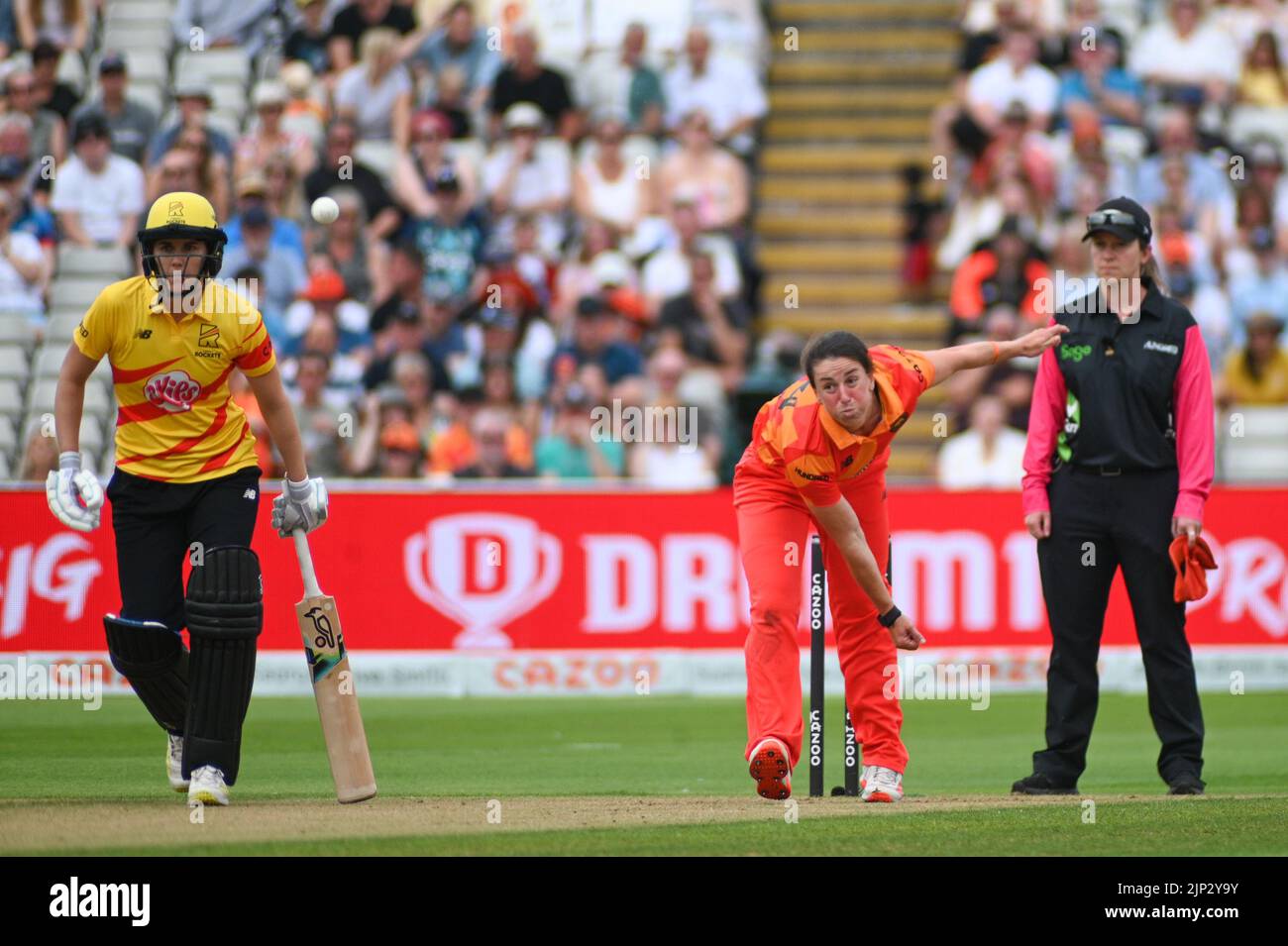 Mens hundred hi-res stock photography and images - Alamy