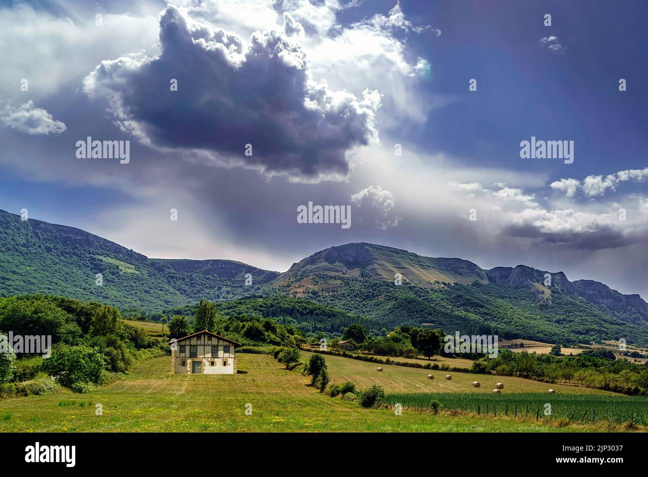 Stone house spain countryside hi-res stock photography and images - Alamy