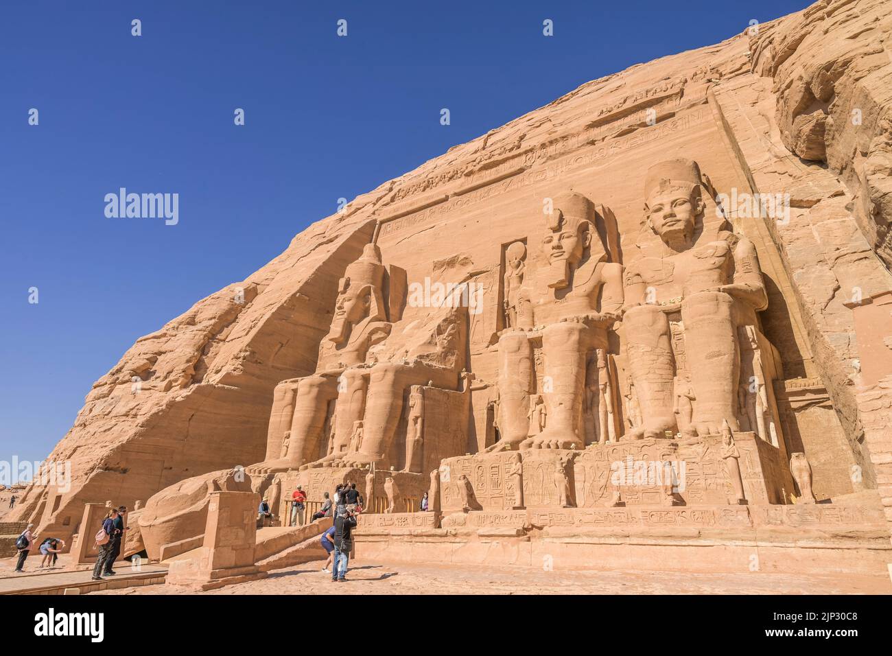 Statuen Pharao Ramses II., Felsentempel Abu Simbel, Ägypten Stock Photo ...