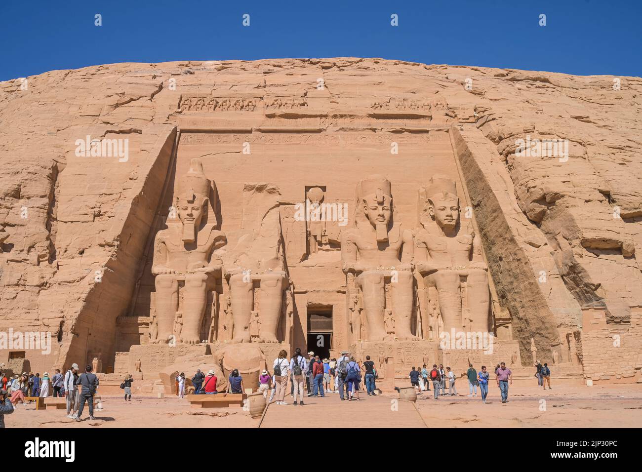 Statuen Pharao Ramses II., Felsentempel Abu Simbel, Ägypten Stock Photo ...